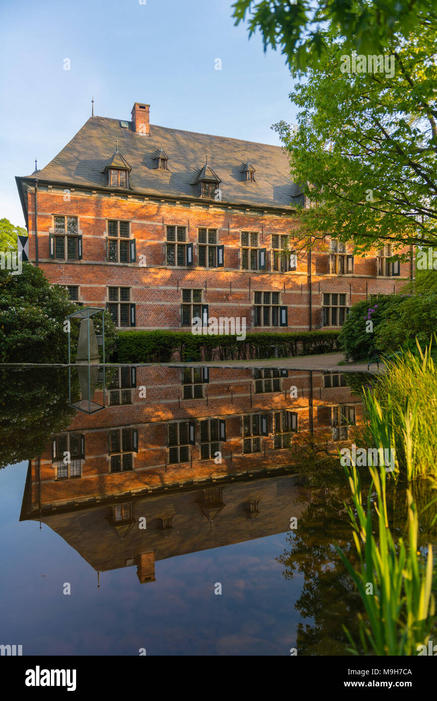 Renaissance water castle hi-res stock photography and images - Alamy