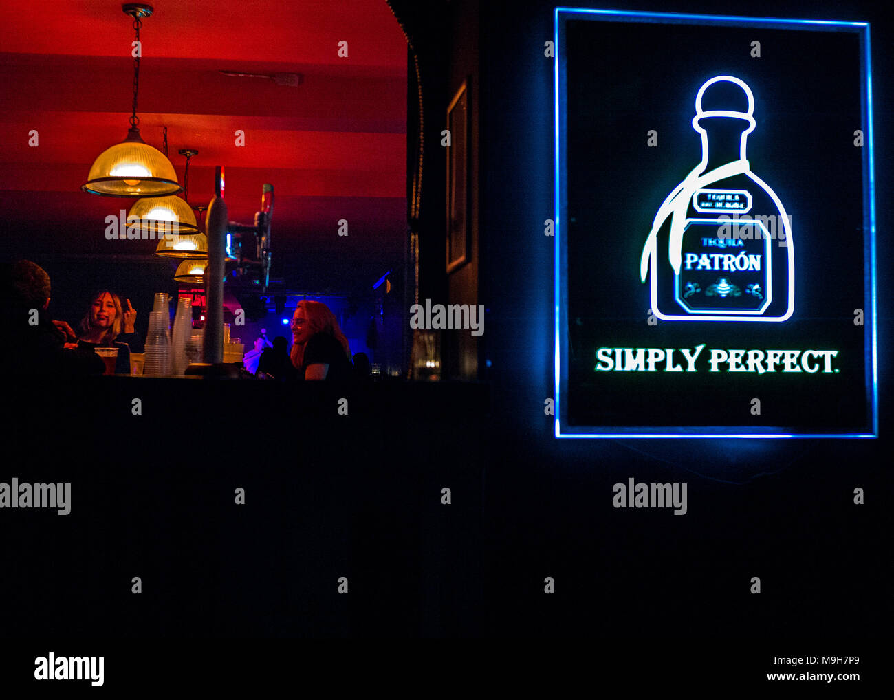 London bar, ,middle finger ,bar at night Stock Photo - Alamy