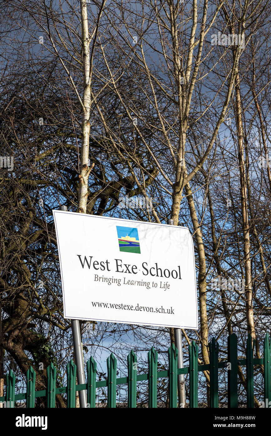 Exeter school hi-res stock photography and images - Alamy