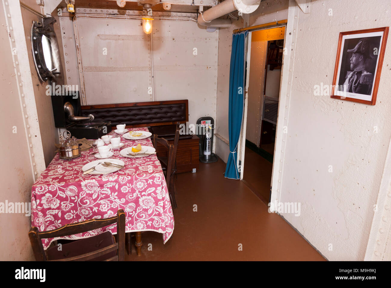 Royal navy officer ww1 hi-res stock photography and images - Alamy