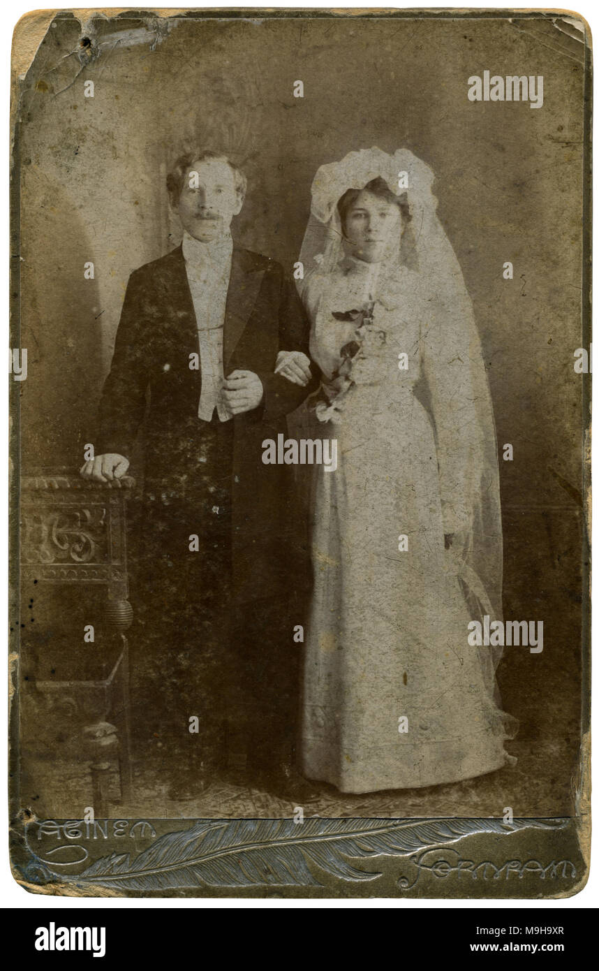 Portrait of a victorian man and his wife Stock Photo - Alamy