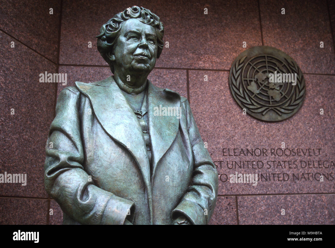 WASHINGTON, DC, USA - 1997/04/23: Statue of Eleanor Roosevelt by ...