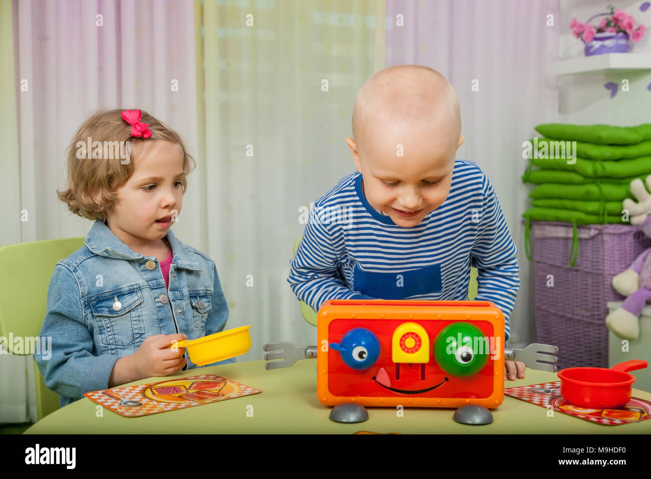Children play board games Stock Photo - Alamy