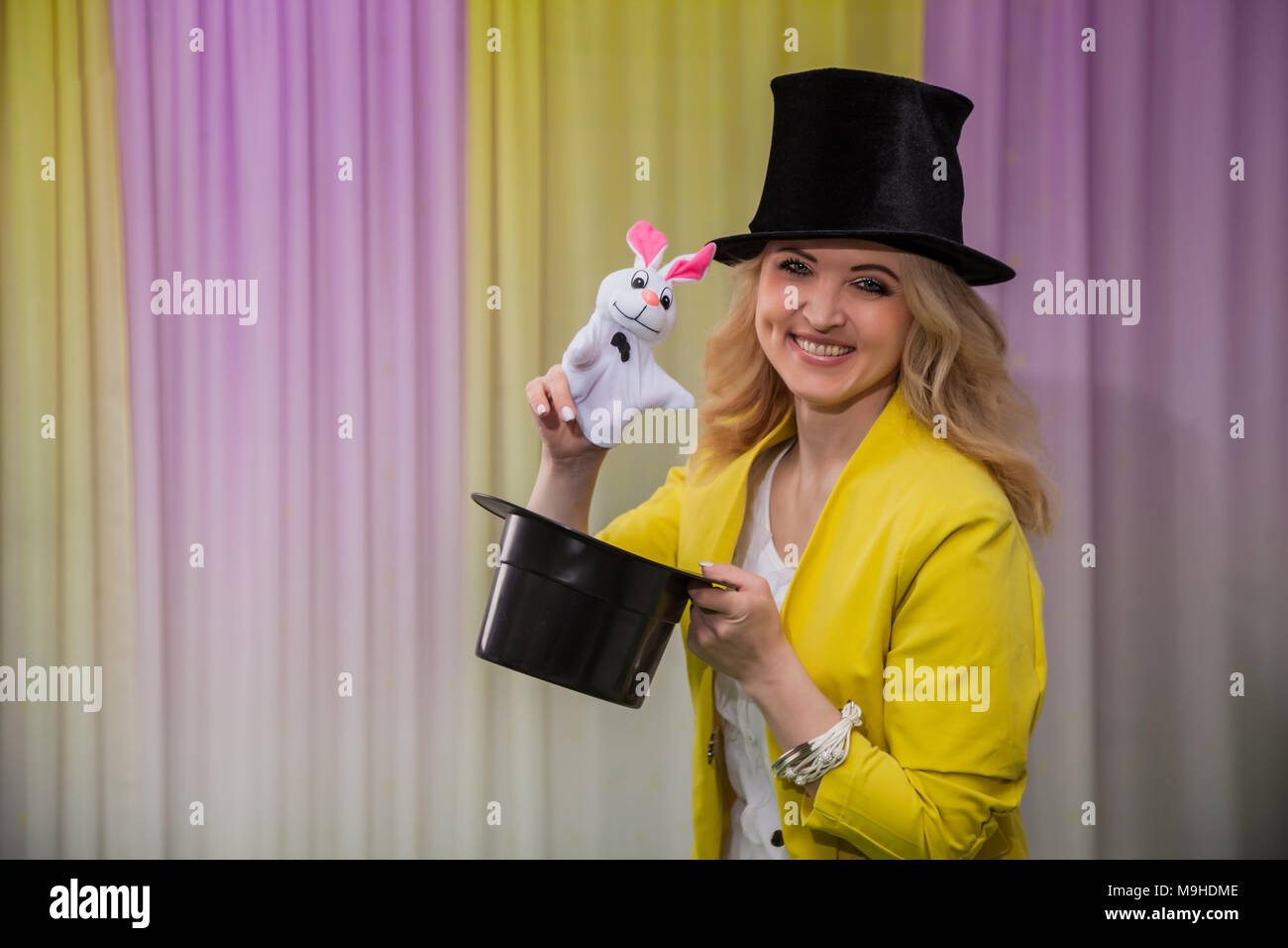 Woman magician shows tricks Stock Photo - Alamy