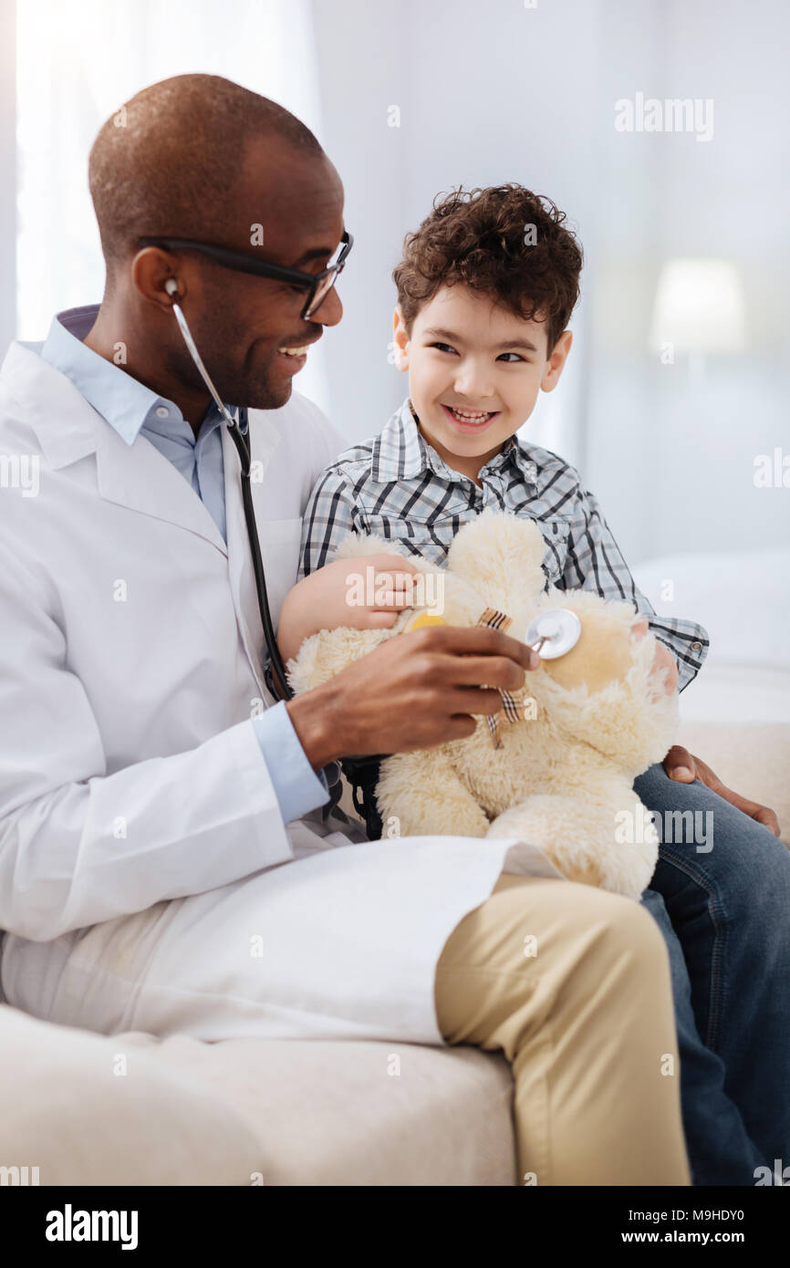 Doctor helping child hi-res stock photography and images - Alamy
