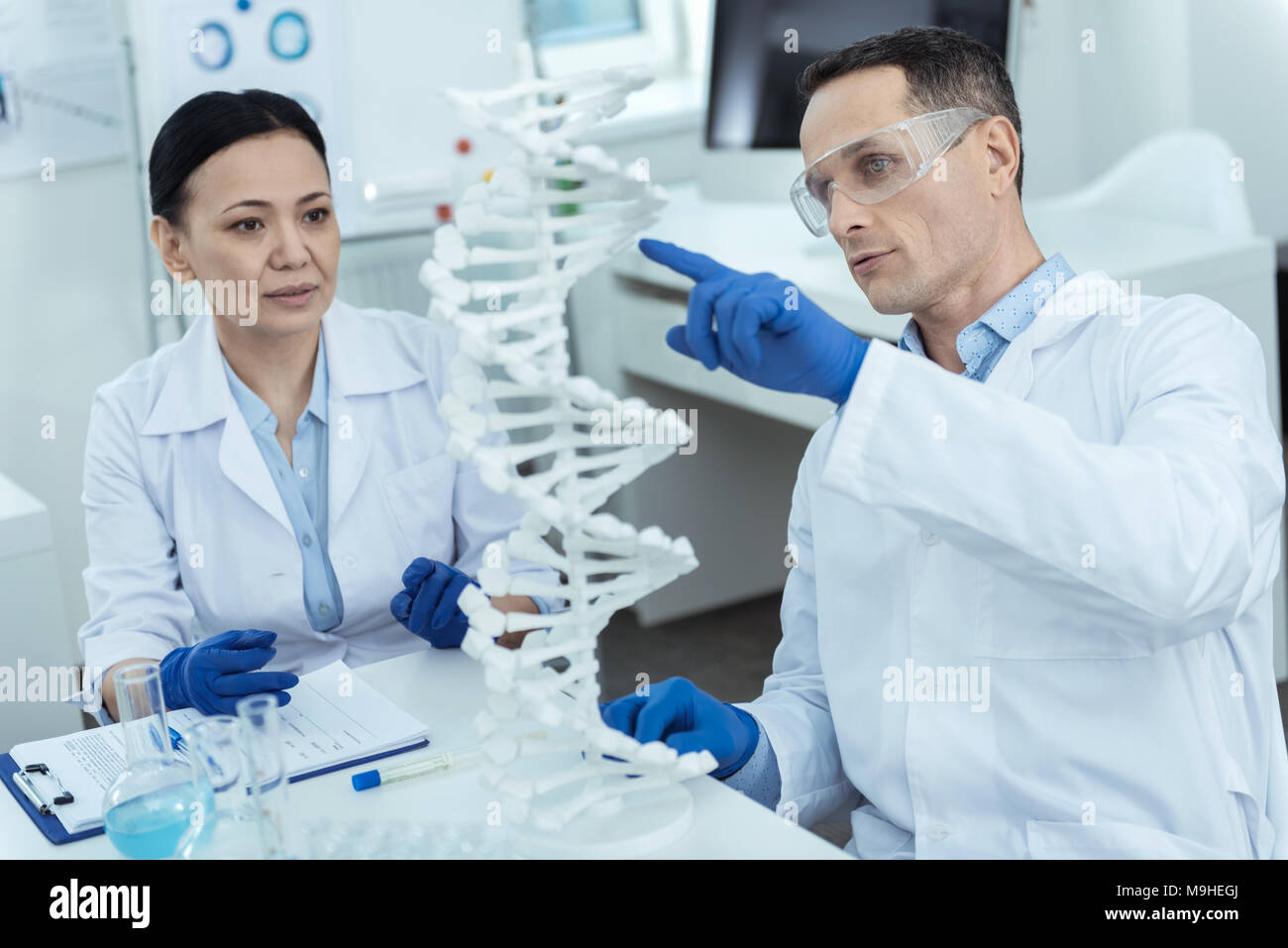 Genetic researchers dna hi-res stock photography and images - Alamy