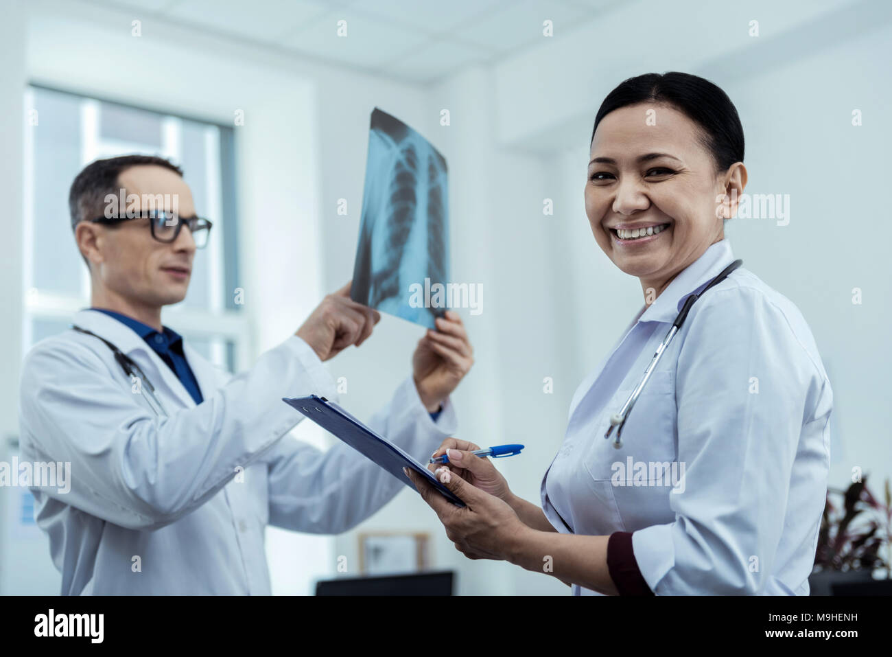 Multicultural medical professional hi-res stock photography and images ...