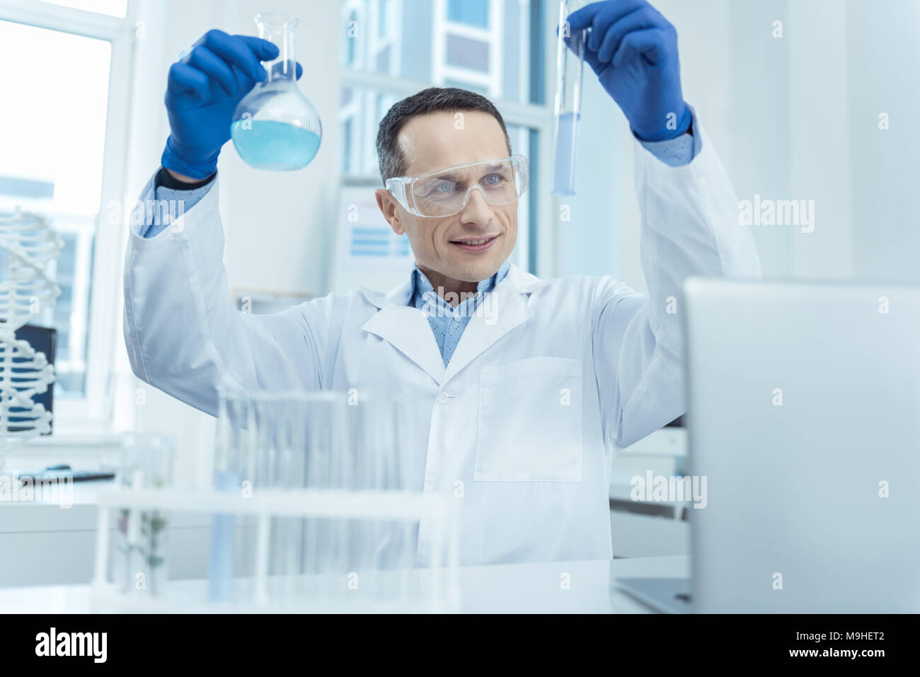 Bioengineer hi-res stock photography and images - Alamy