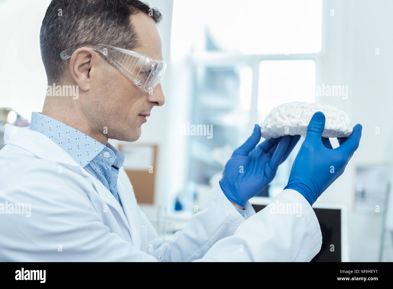 Lab researcher brain hi-res stock photography and images - Alamy