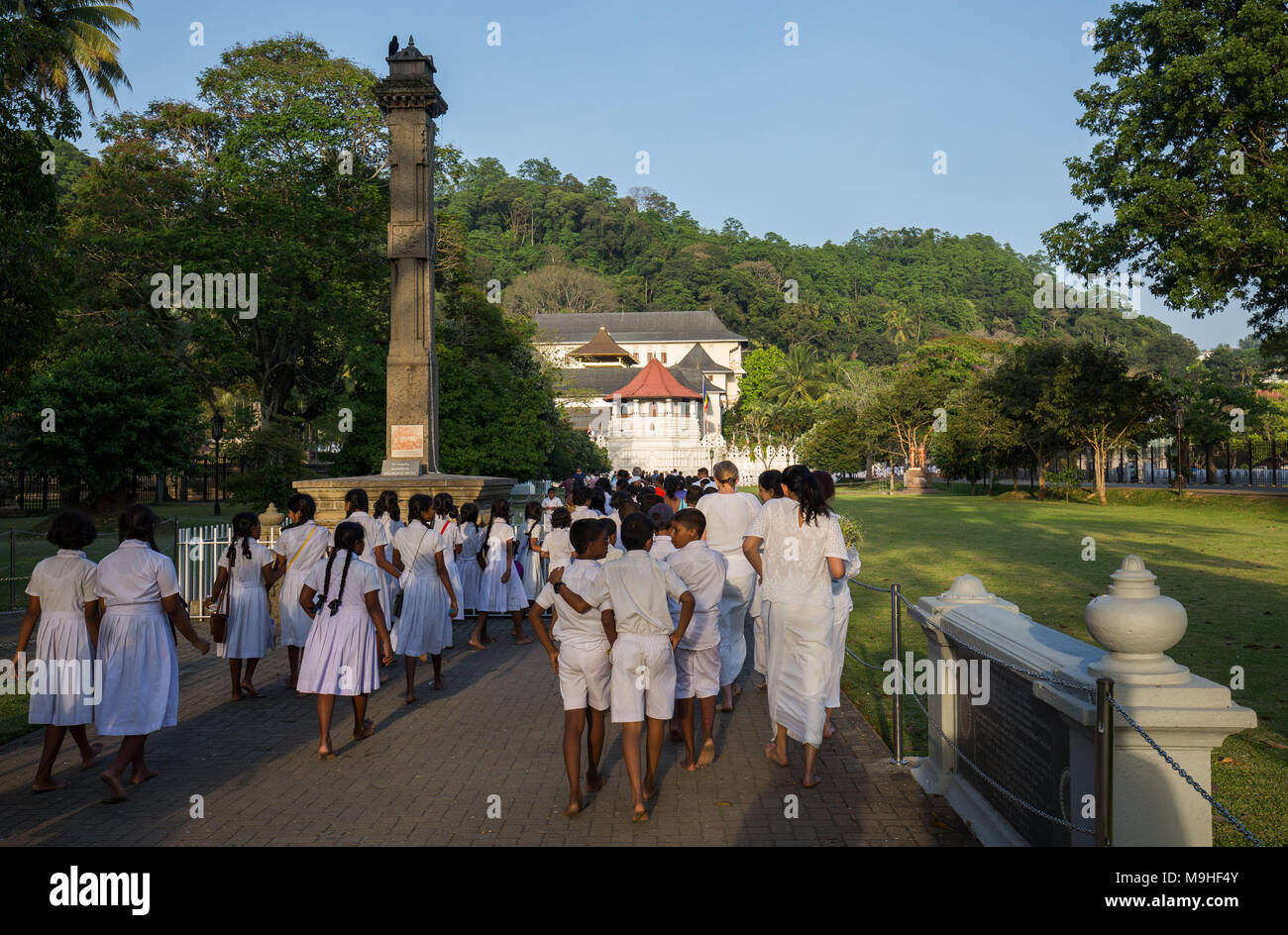 Sri lankan school girl hi-res stock photography and images - Alamy