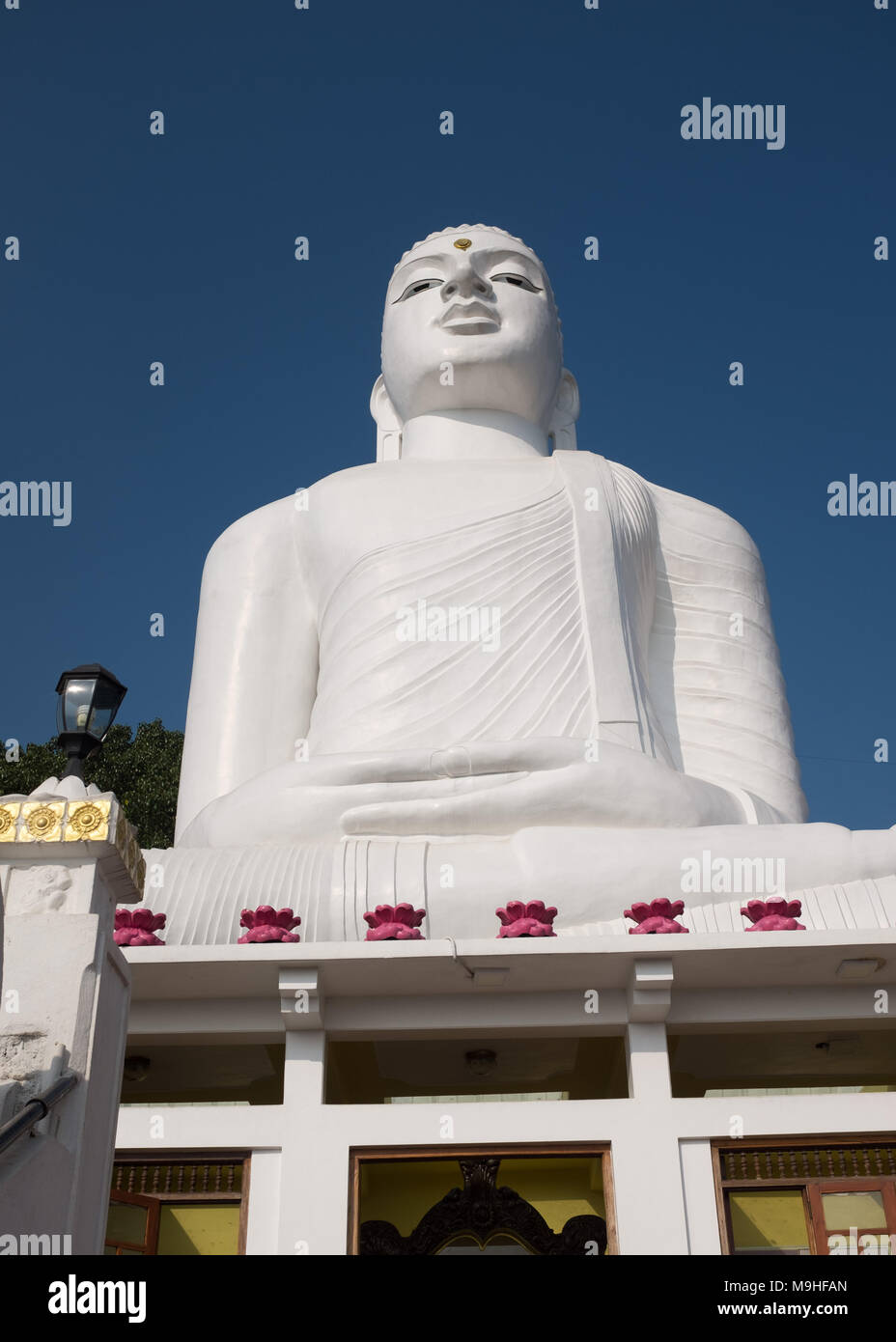 White buddha kandy hi-res stock photography and images - Alamy