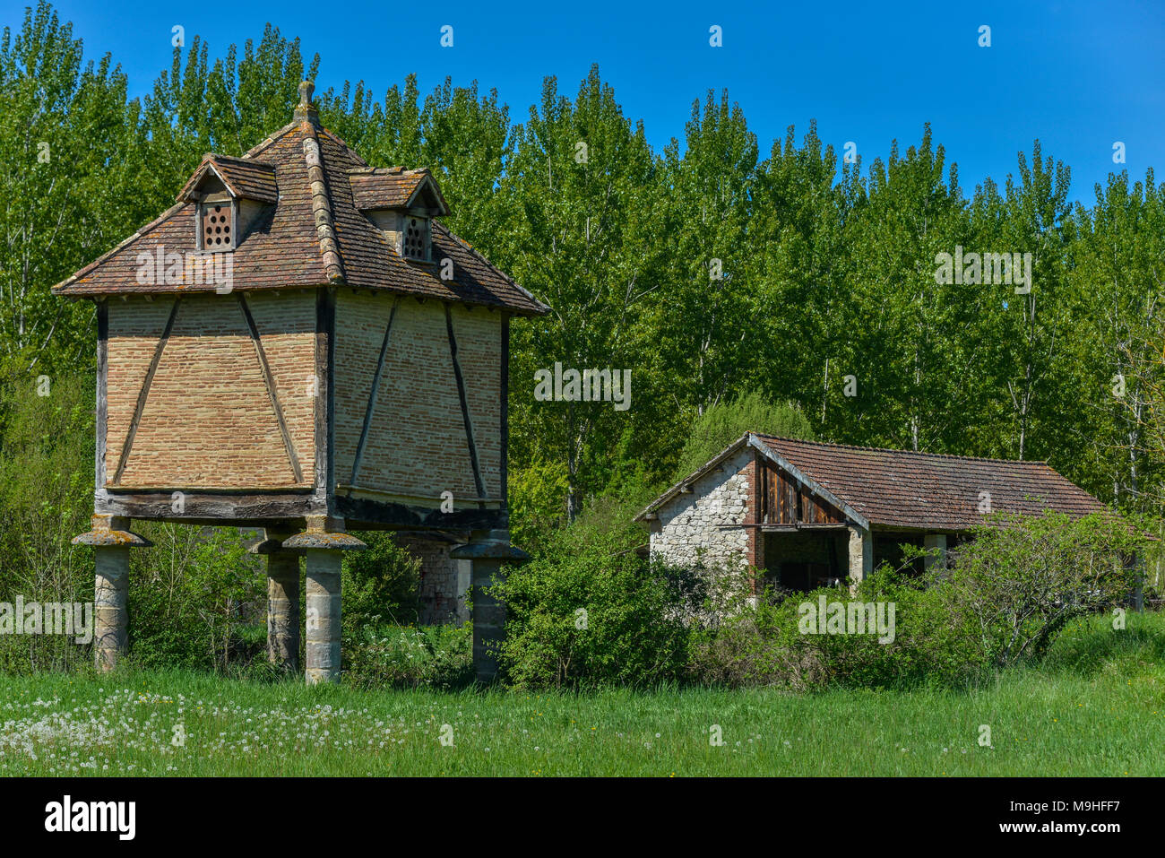Pigeonnier hi-res stock photography and images - Alamy