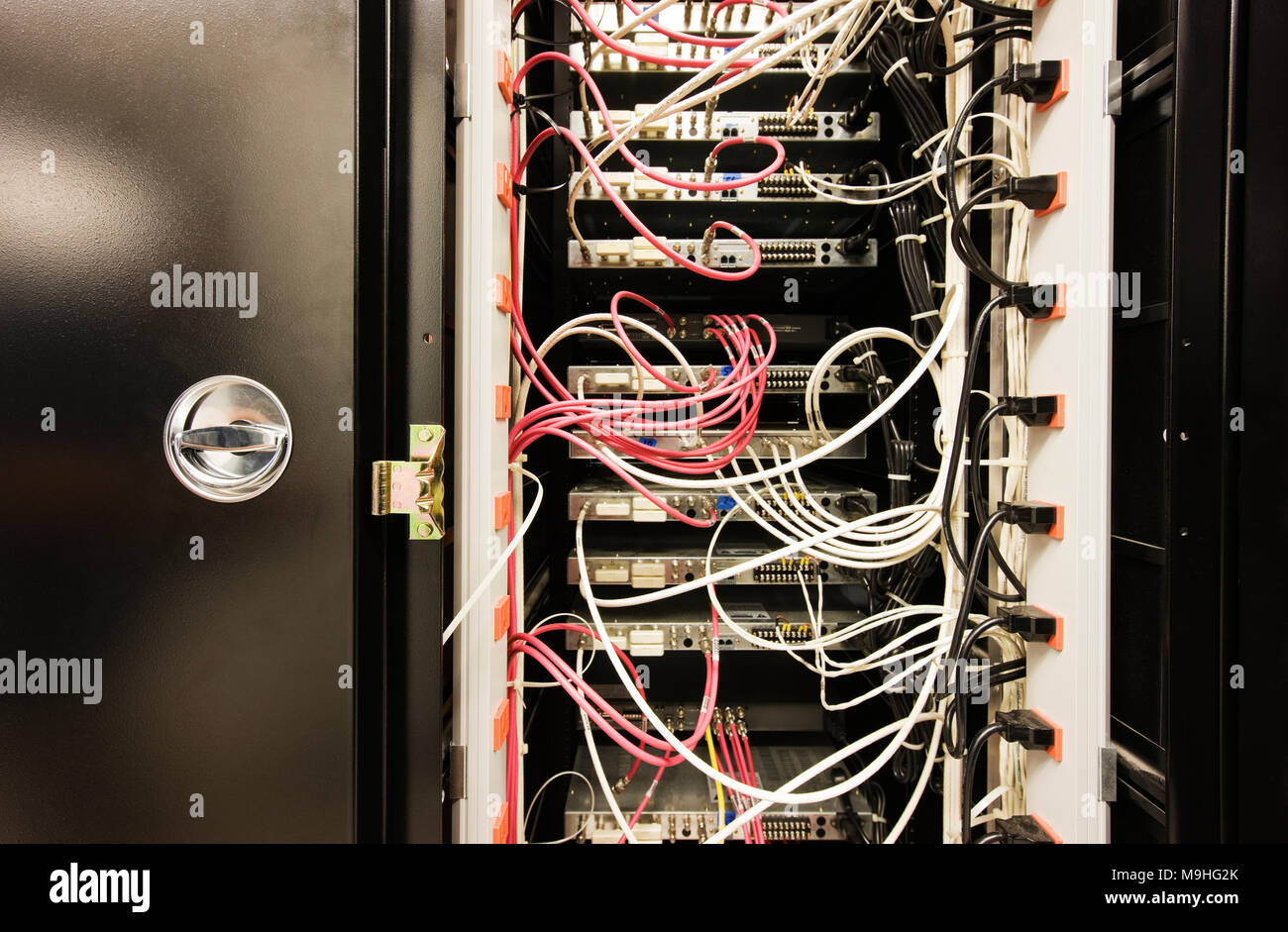 Cable organization system hi-res stock photography and images - Alamy