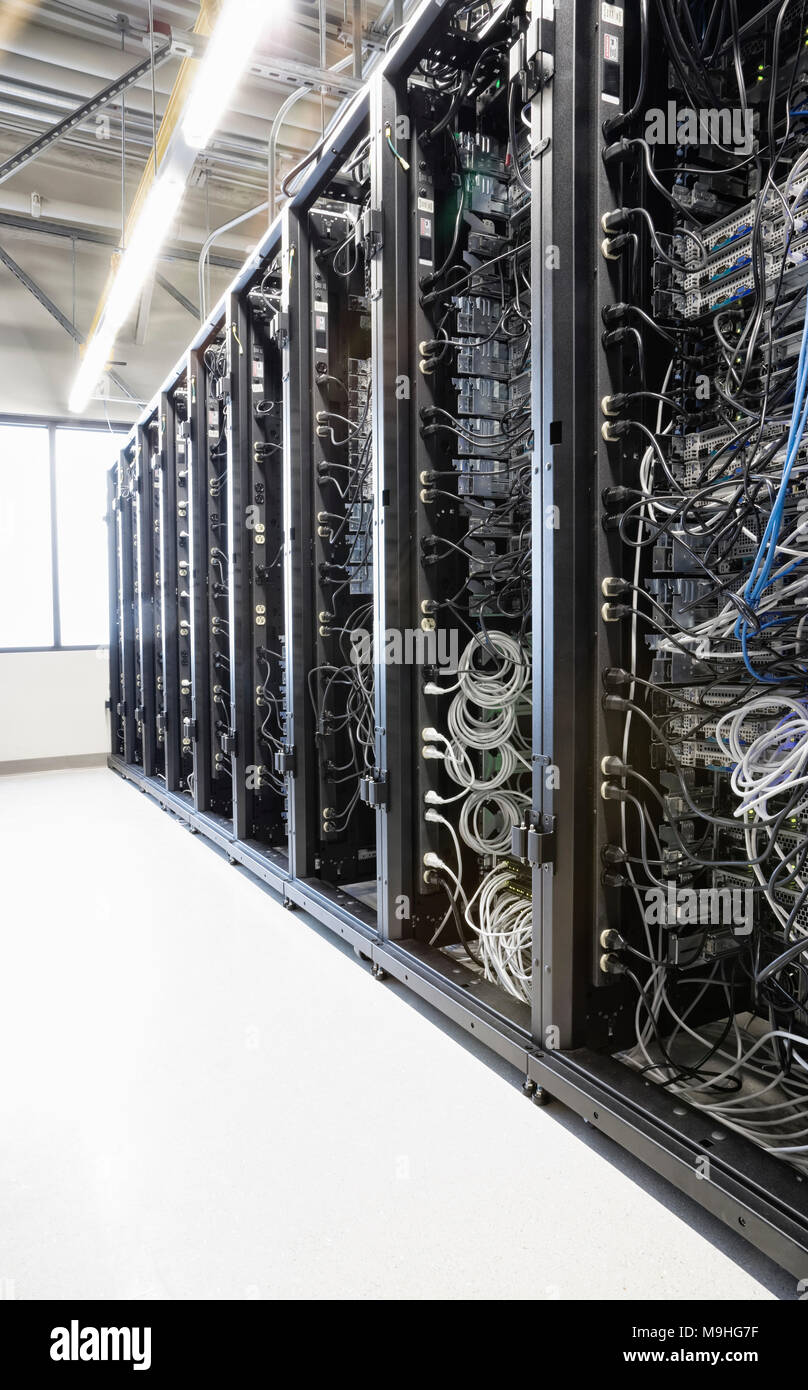 Computer servers farm nobody hi-res stock photography and images - Alamy