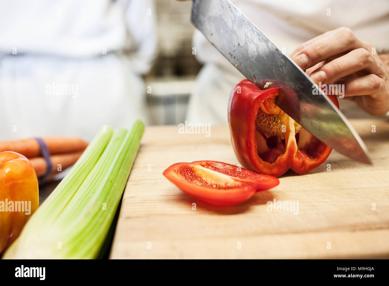 Close-up of a chef using a knife to chop vegetables Stock Photo - Alamy
