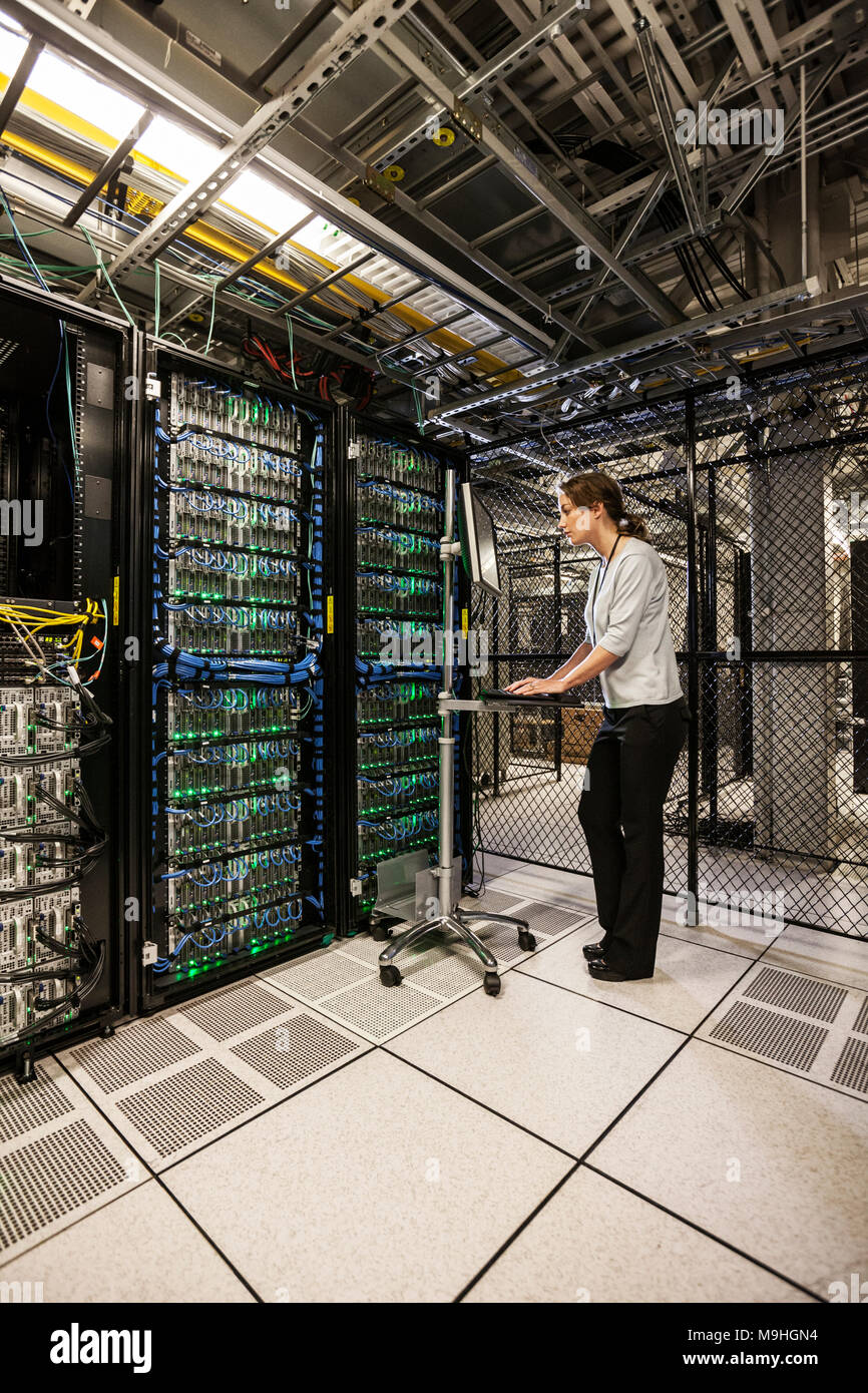 Server farm usa hi-res stock photography and images - Alamy