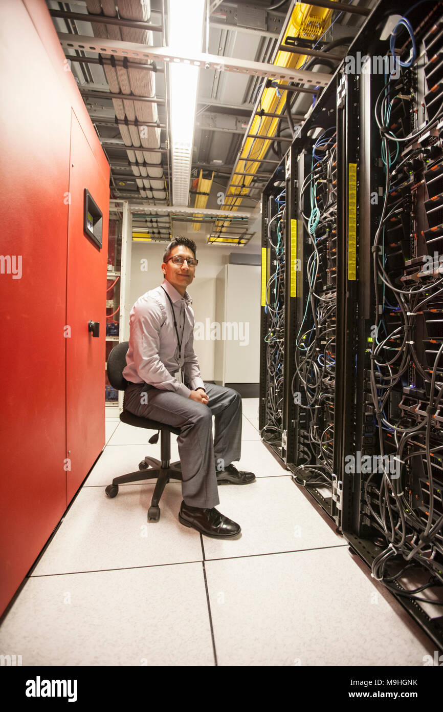 Office building control room computer hi-res stock photography and ...
