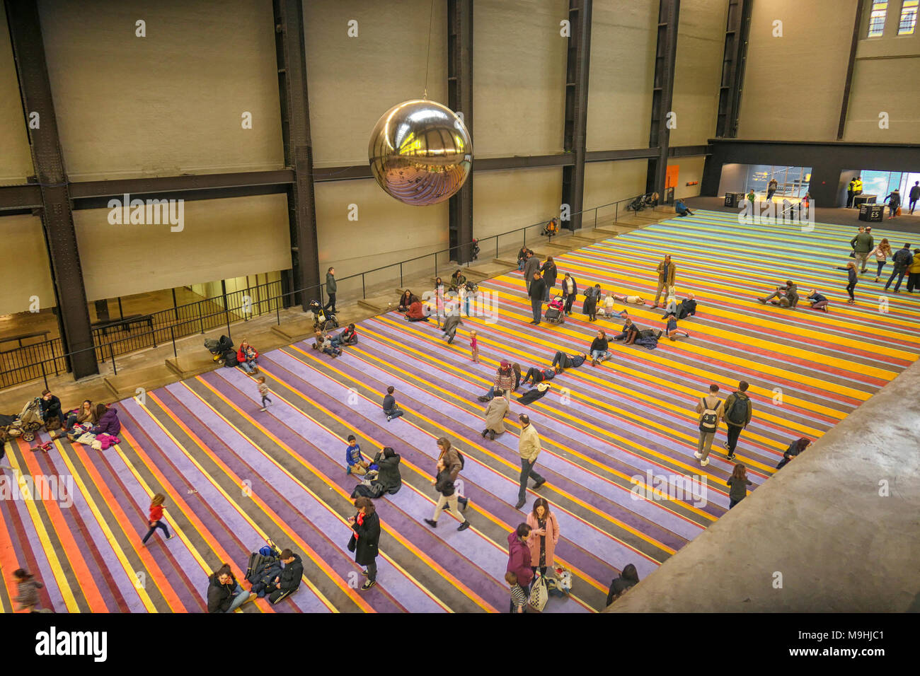 Tate modern entrance hi-res stock photography and images - Alamy