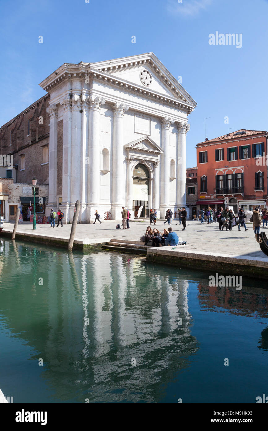 Chiesa di san barnaba venezia hi-res stock photography and images - Alamy