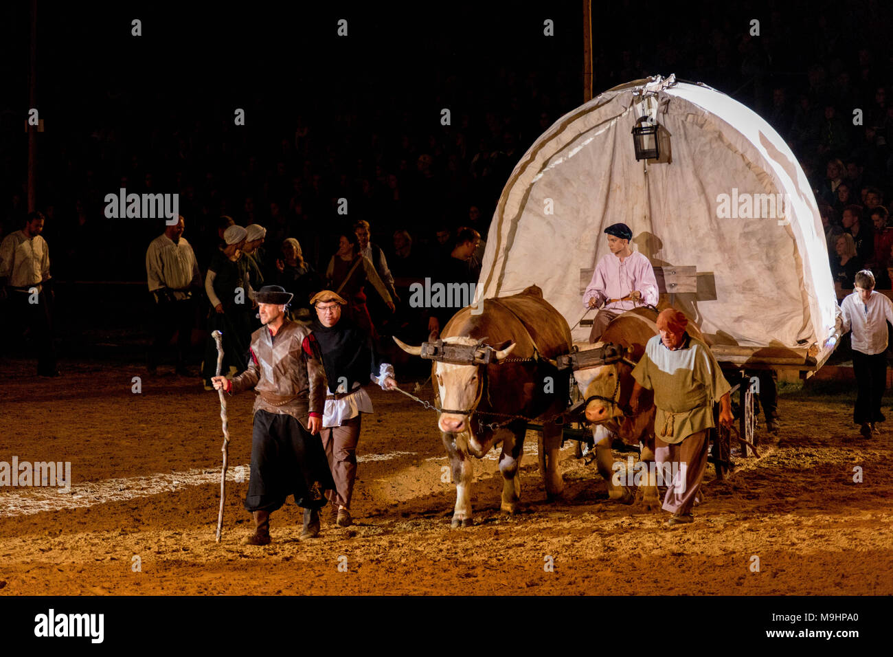 Plan Wagon with Farmers at Medieval Festival Stock Photo - Alamy