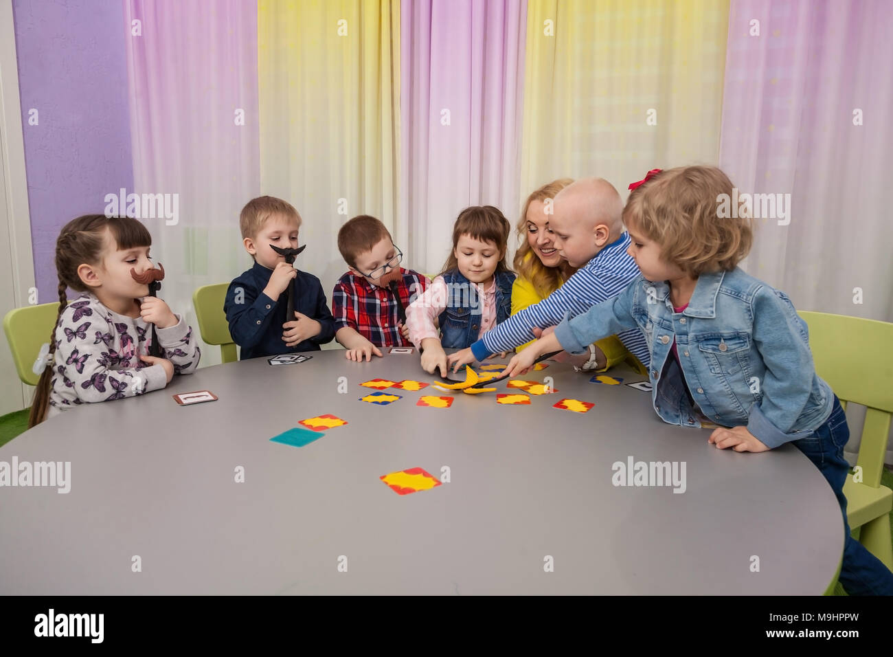 Children play board games Stock Photo - Alamy