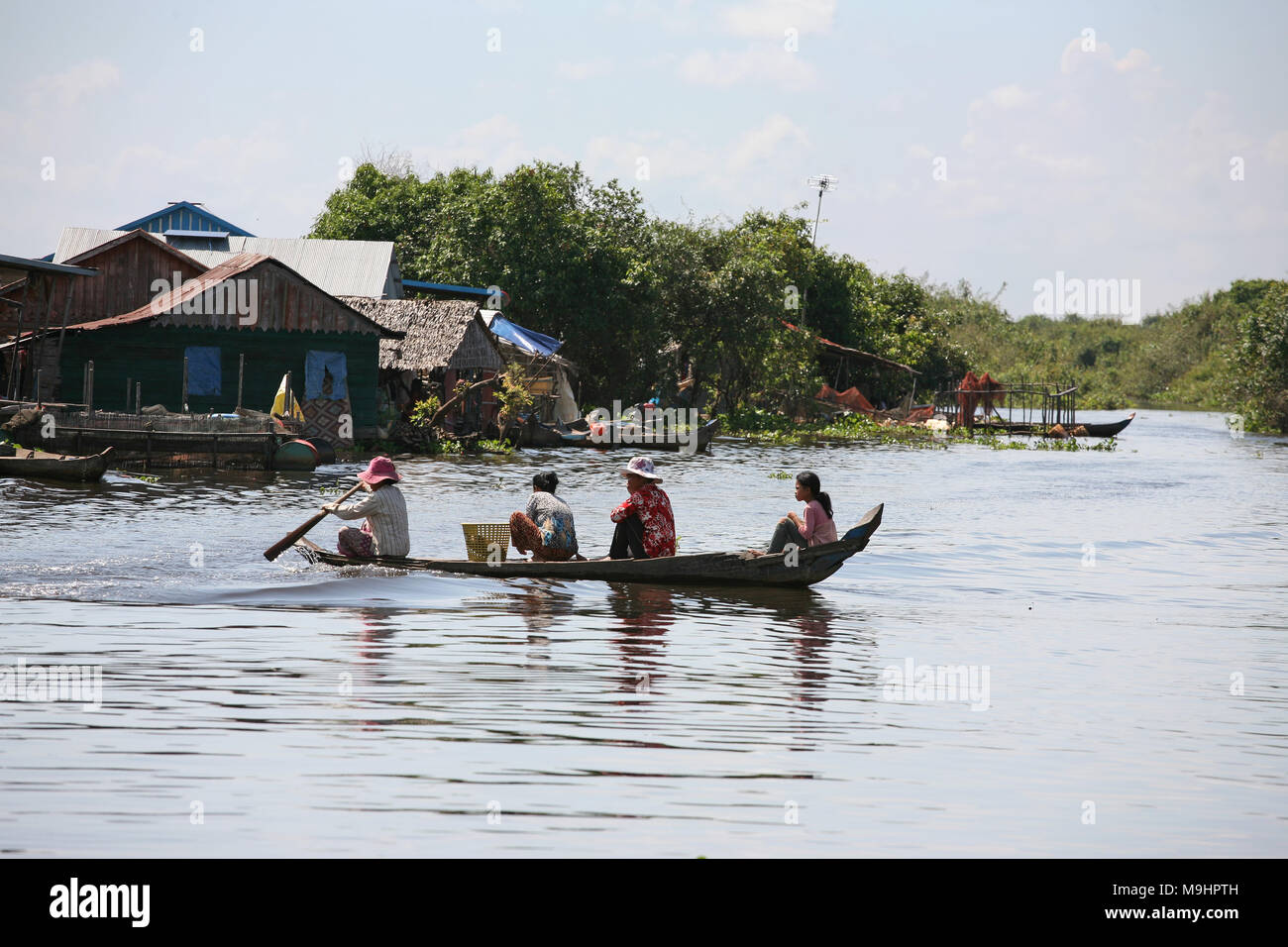 Phumĭ Mé Chrey floating village on Tonlé Sap Lake, Ek Phnom, Battambang ...