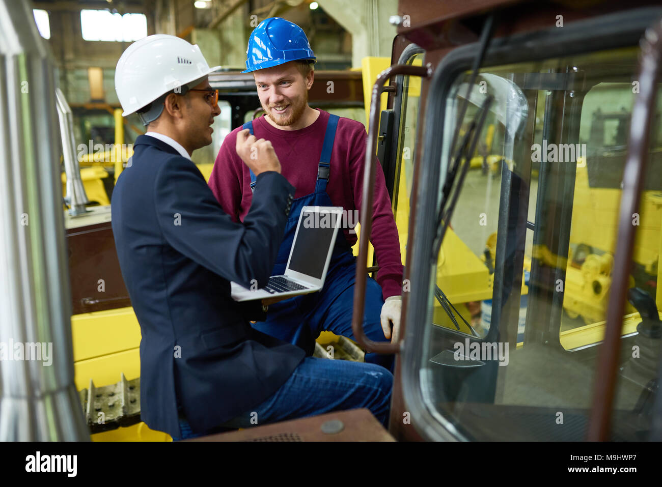 Supervisor production hi-res stock photography and images - Alamy