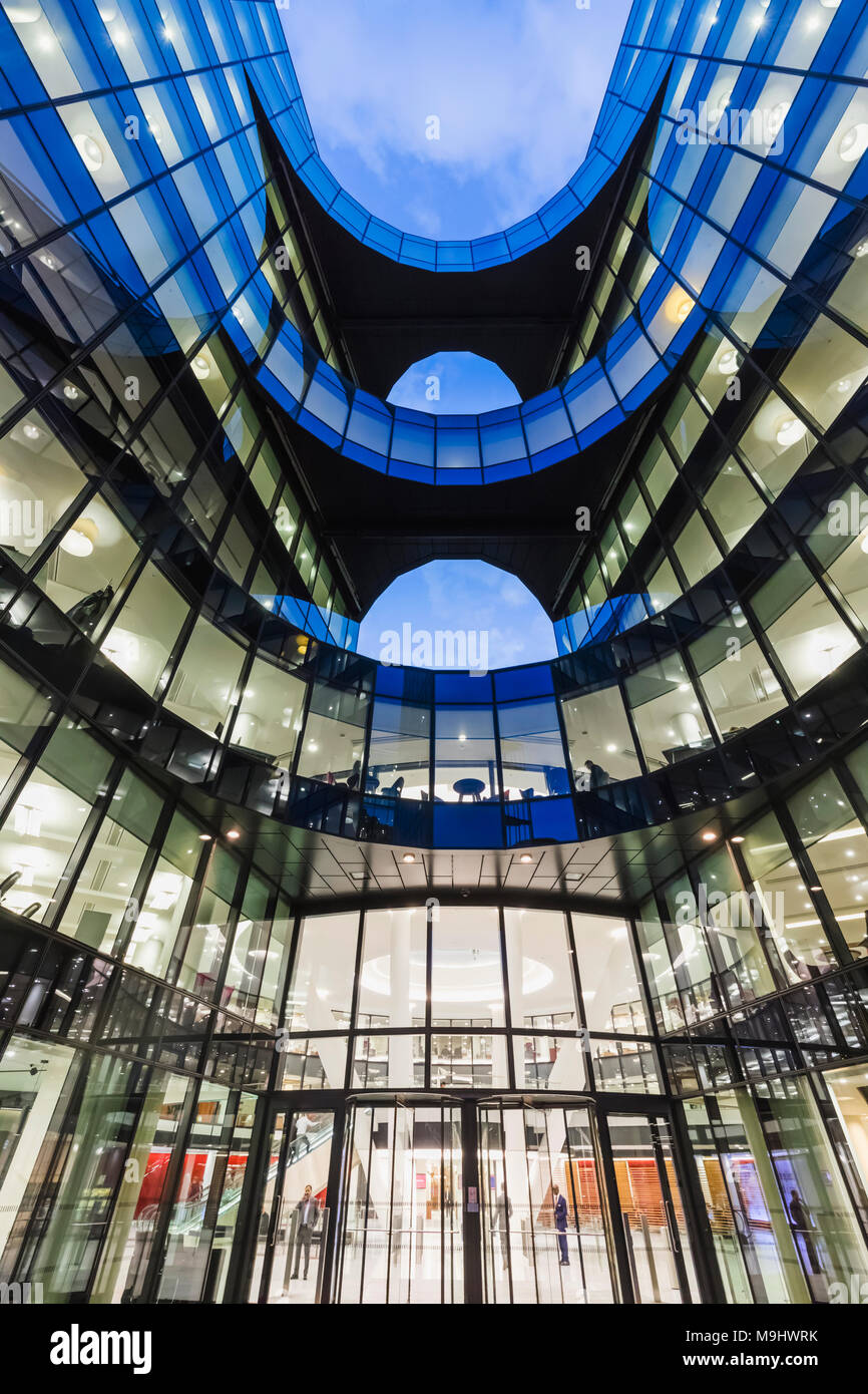 Pwc london bridge hi-res stock photography and images - Alamy