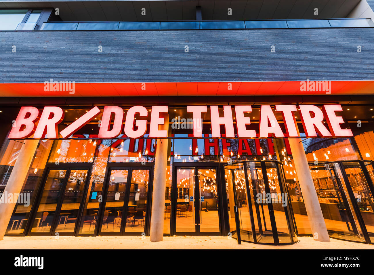 The bridge theatre london hi-res stock photography and images - Alamy