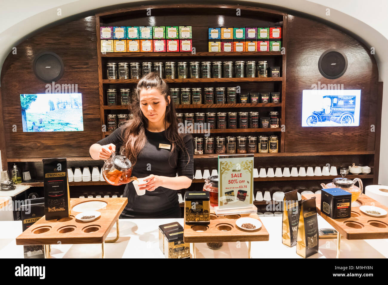 The strand london store hi-res stock photography and images - Alamy