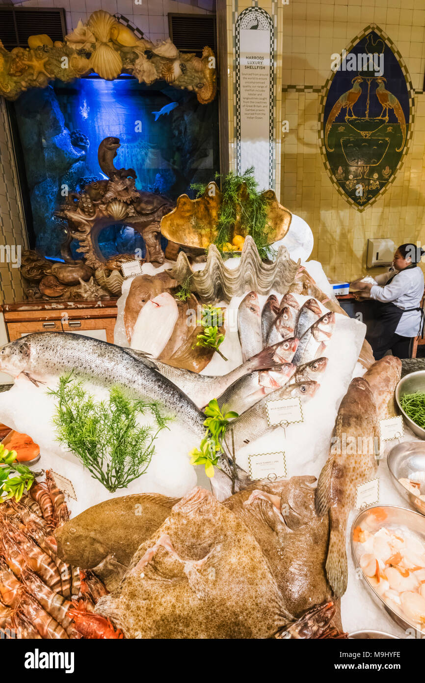 Harrods fresh fish food hall interior hi-res stock photography and ...