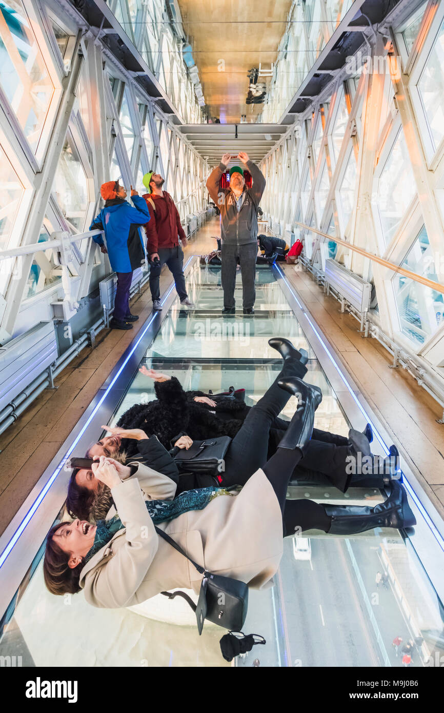 Tower bridge glass floor walkway hi-res stock photography and images ...
