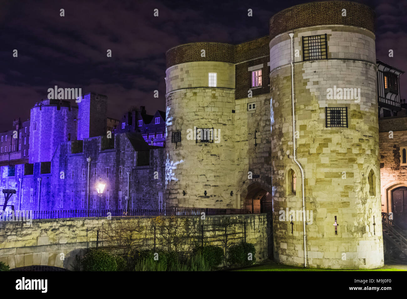 Byward tower london entrance hi-res stock photography and images - Alamy