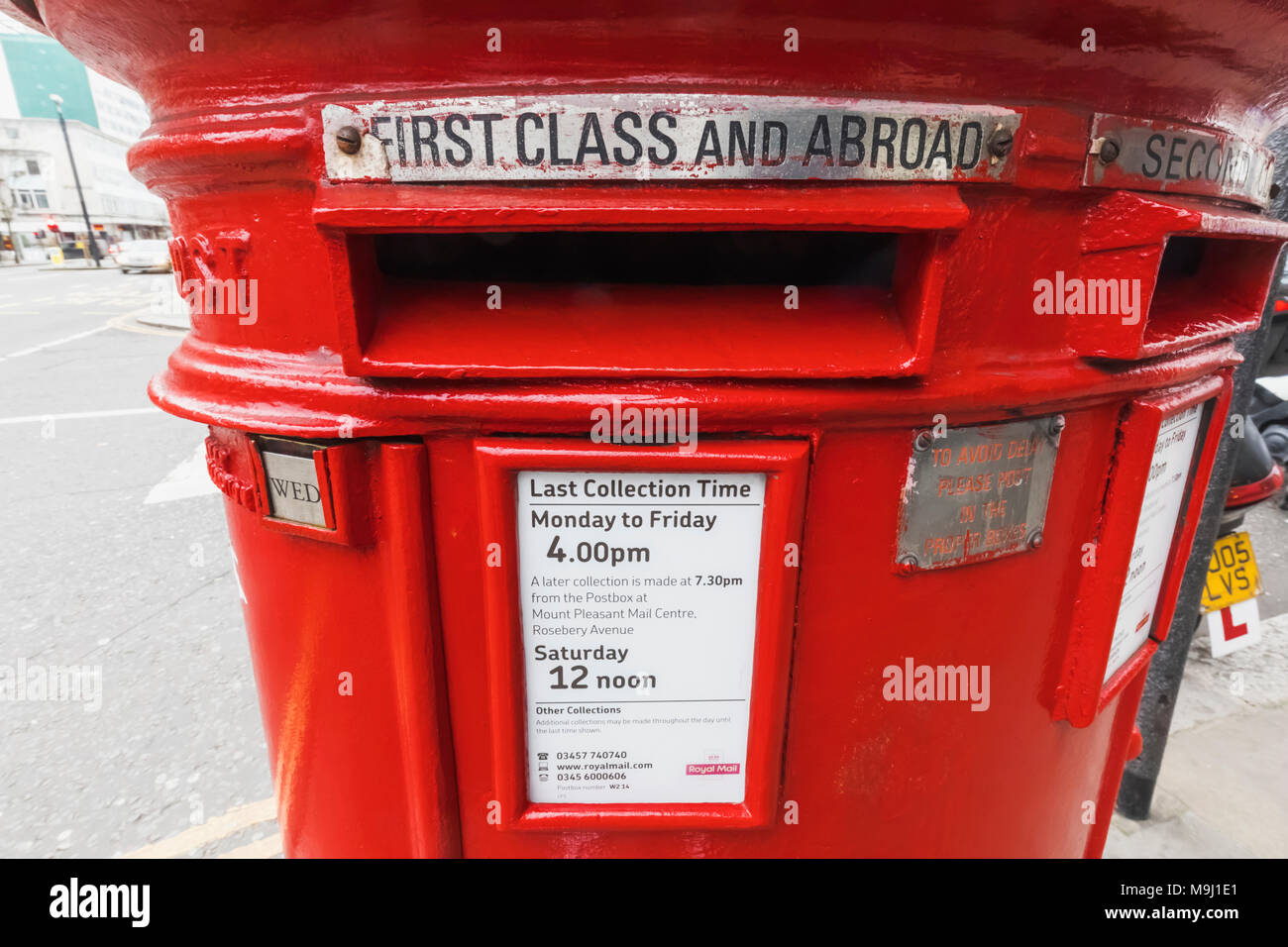 London postbox hi-res stock photography and images - Alamy