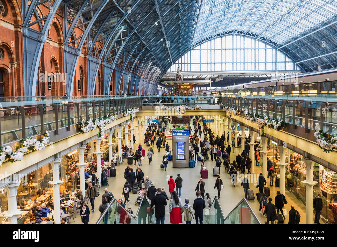 Shops st pancras international railway hi-res stock photography and ...