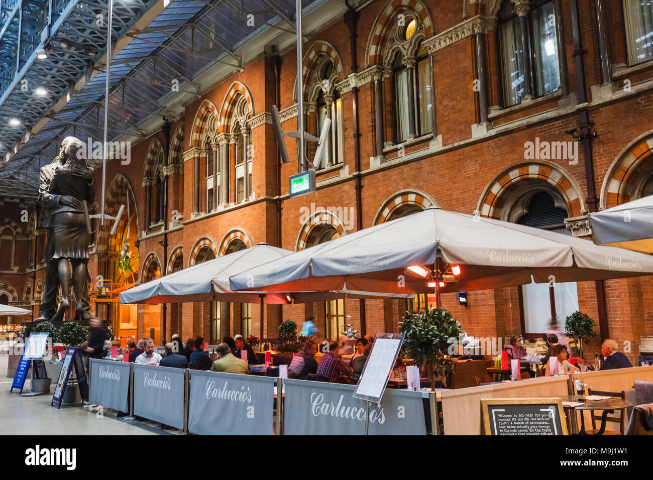 England, London, St Pancras International Station, Carluccios ...