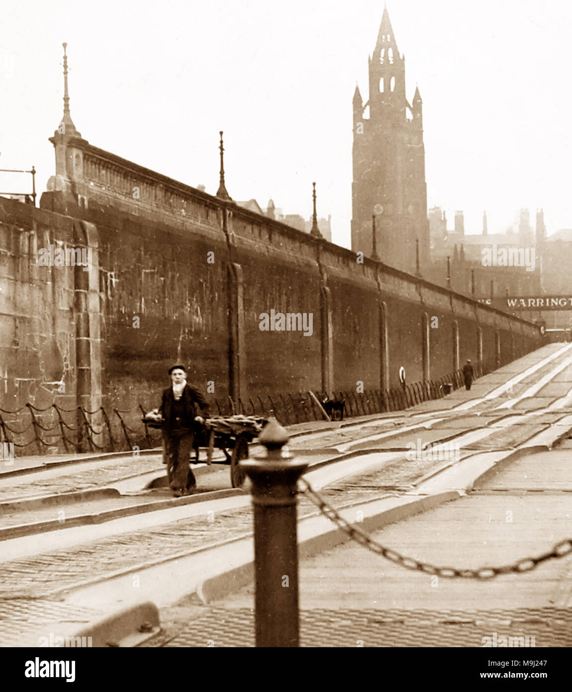 Old liverpool docks hi-res stock photography and images - Alamy