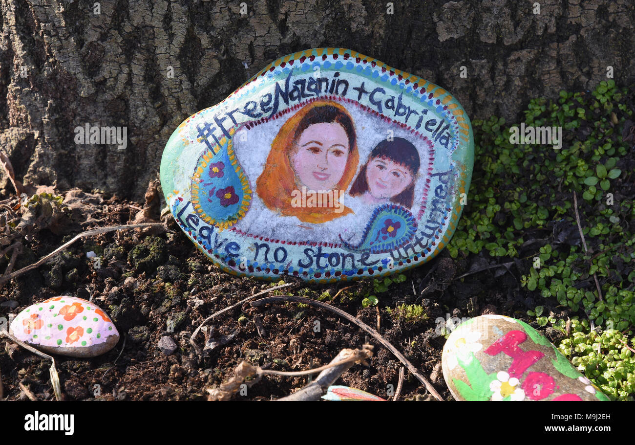 Painted pebbles hi-res stock photography and images - Alamy