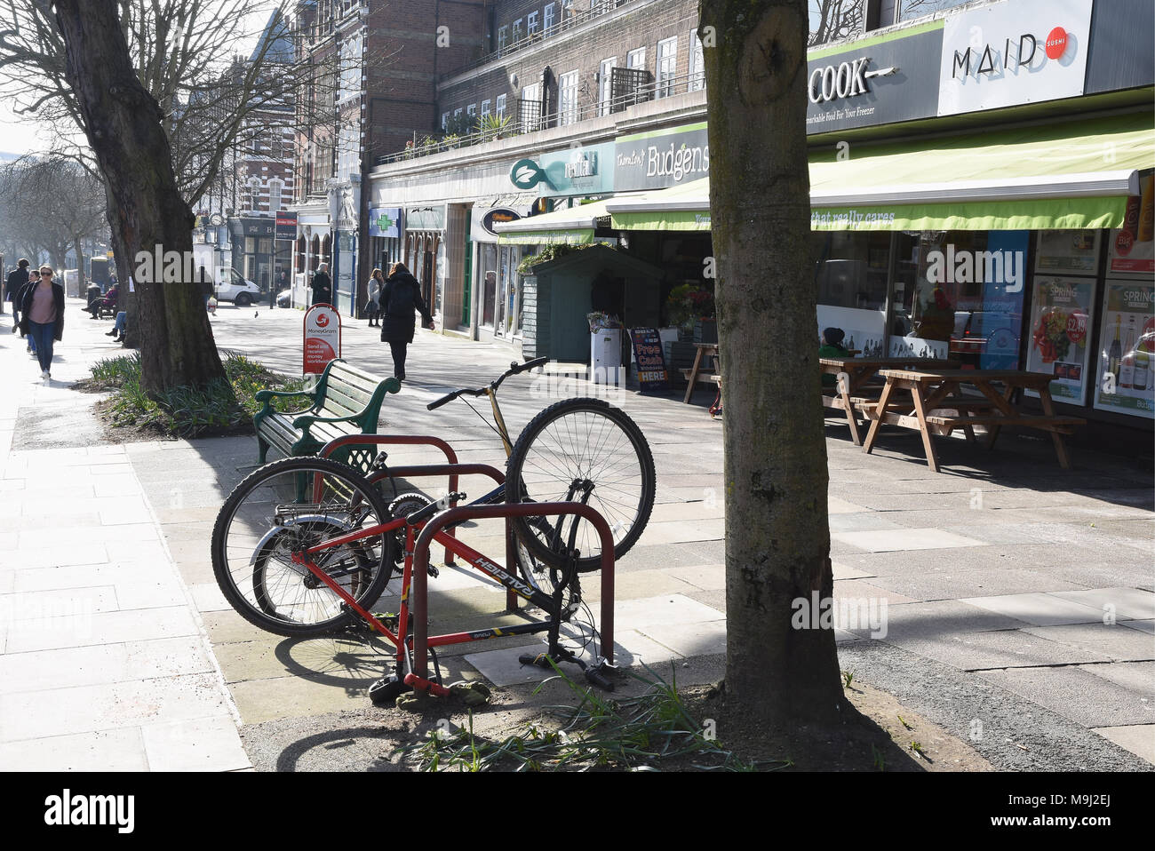 Shopping parade london hi-res stock photography and images - Alamy
