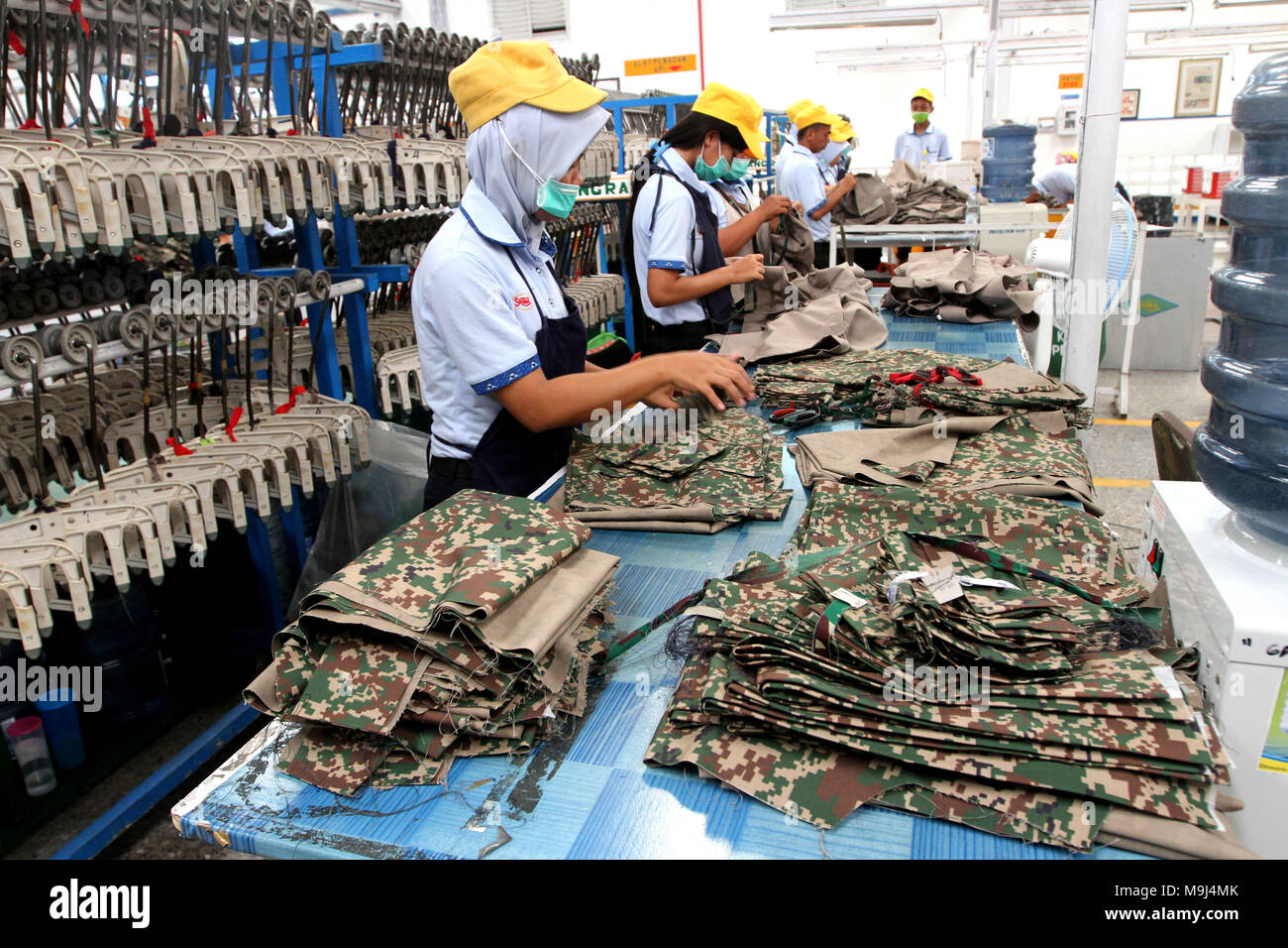 Military Factory Workers China's Aviation Capabilities Stuck At