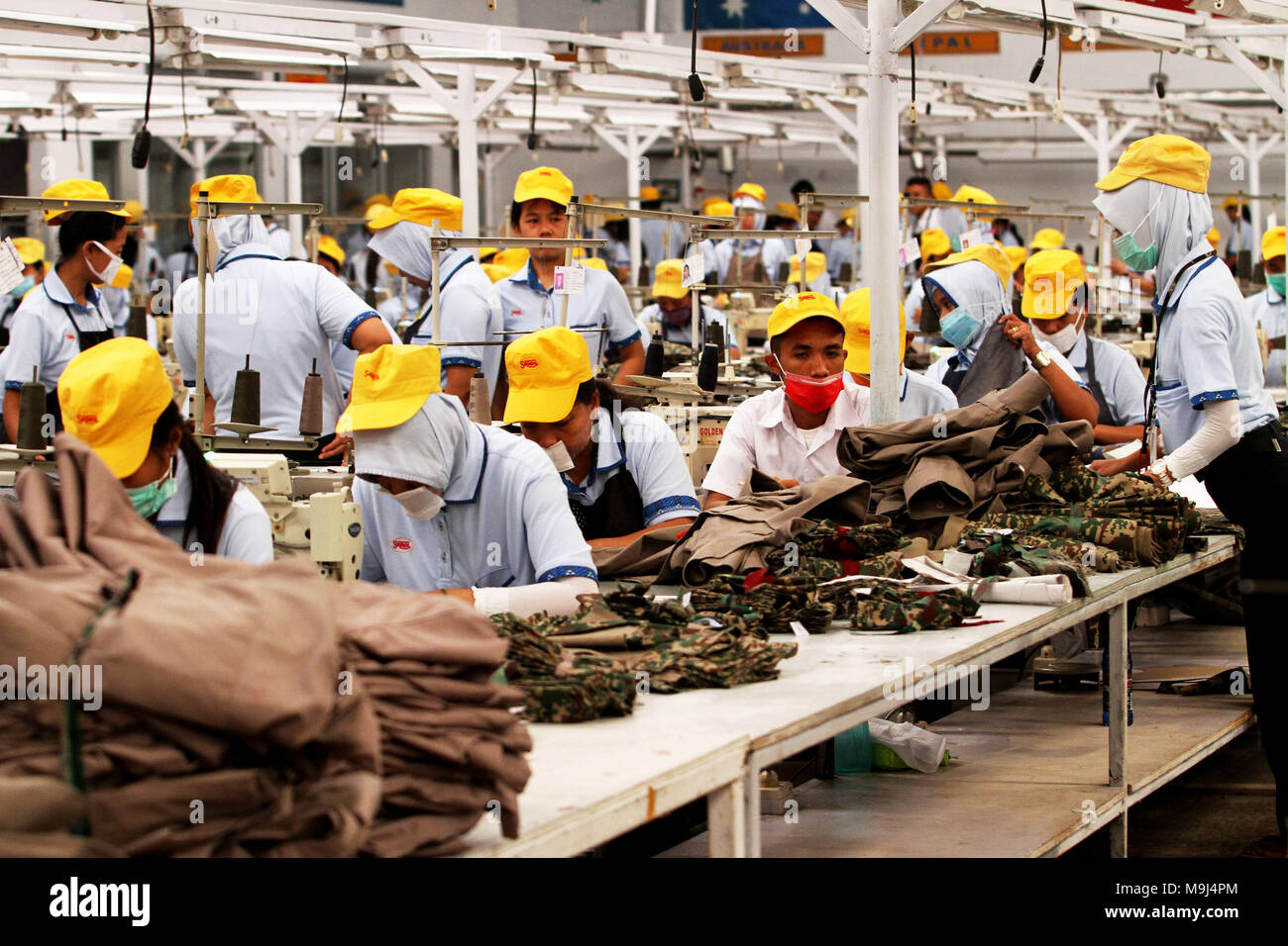 Military Factory Workers China's Aviation Capabilities Stuck At