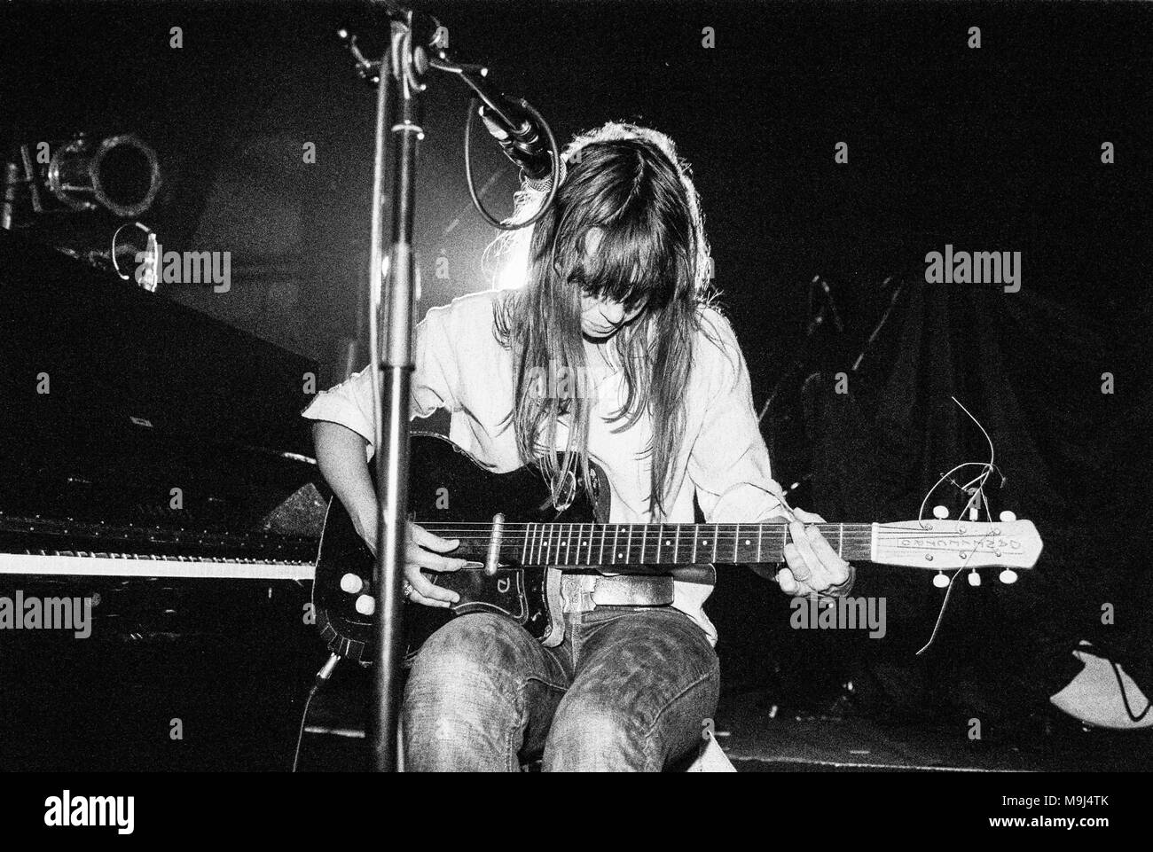 Cat Power performing at All Tomorrows Parties, A.T.P 4th April 2004 ...