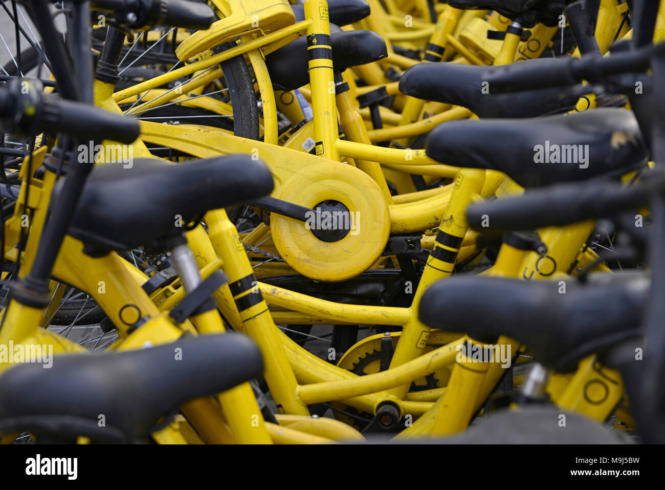 Yellow Ofo share bike hire bicycles in Beijing, China Stock Photo - Alamy