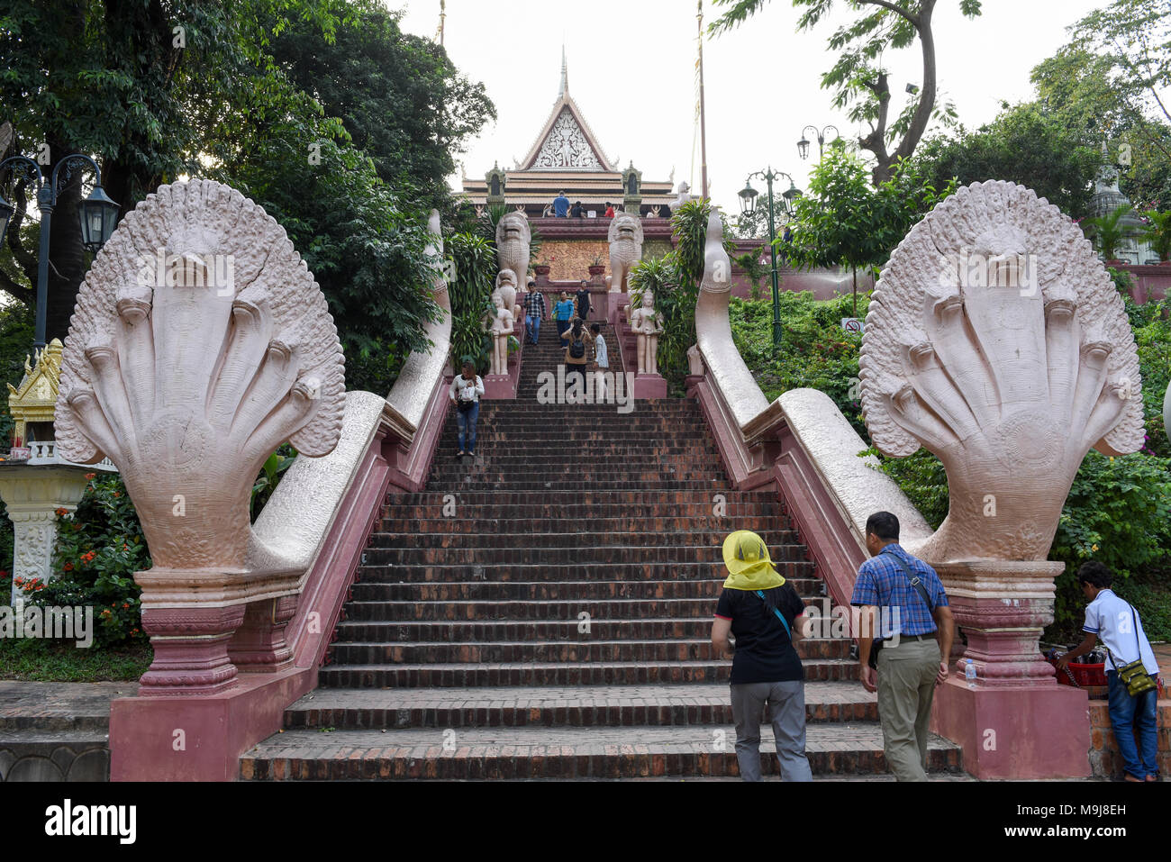 Buddhist stupa phnom penh stupa buddhist wat hi-res stock photography ...
