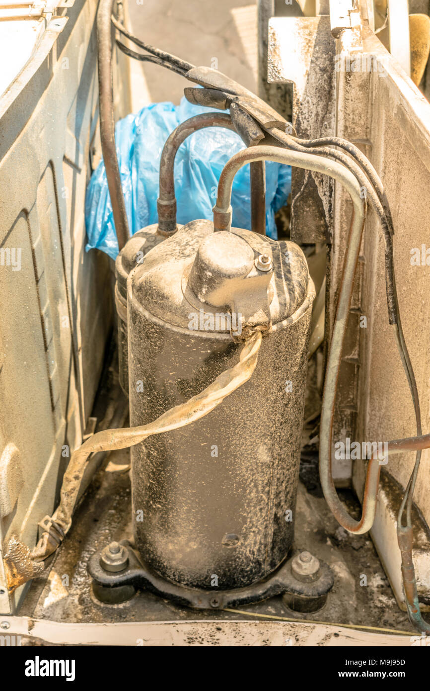 Rusty ac unit hi-res stock photography and images - Alamy
