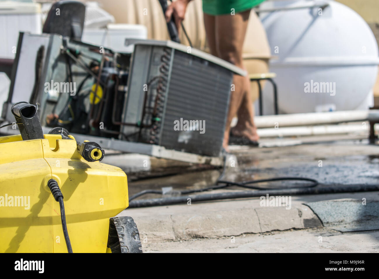 Ac cleaning water gun hi-res stock photography and images - Alamy