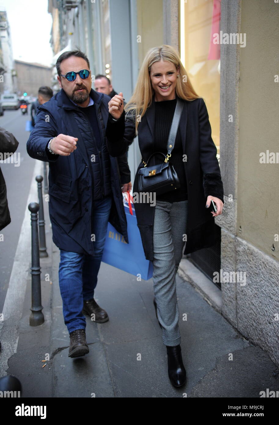 Milan, Michelle Hunziker and daughter Aurora are shopping together ...