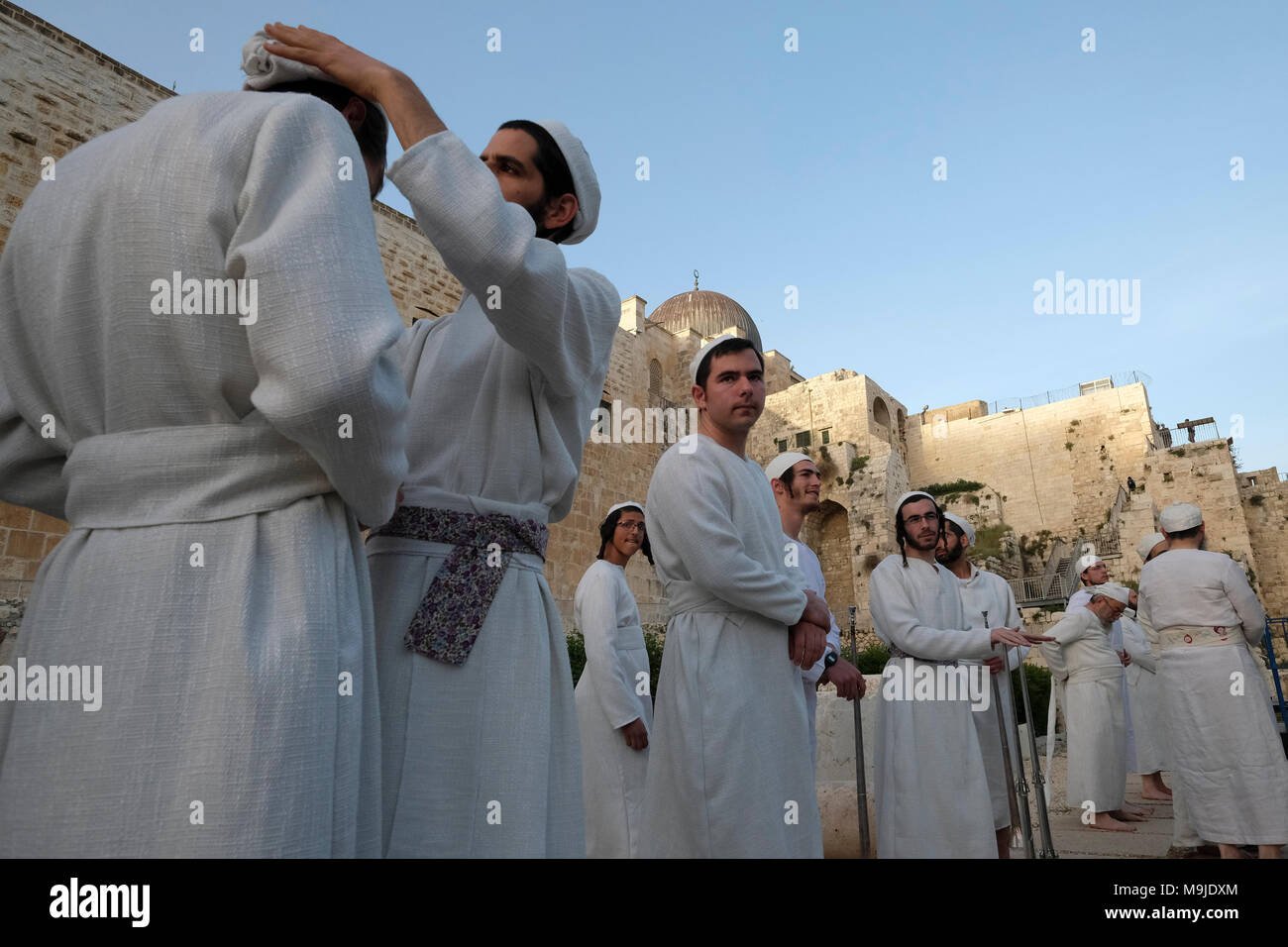 Jewish priest sacrifice hi-res stock photography and images - Alamy