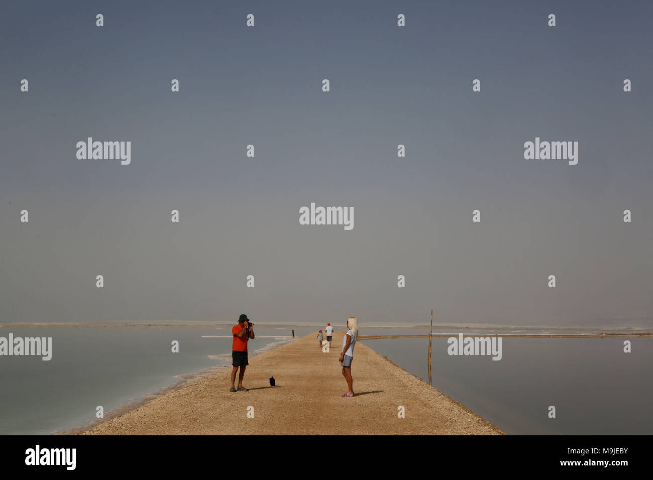 Neve Zohar, Israel. 26th Mar, 2018. Tourists walk on an embankment ...