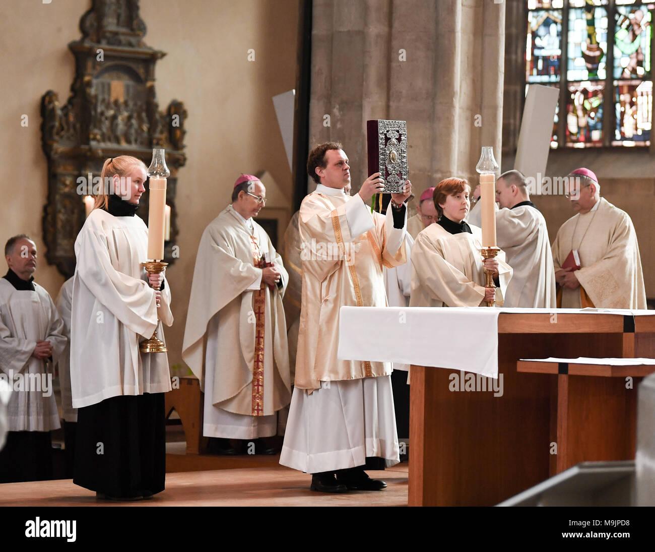 Consecration mass hi-res stock photography and images - Alamy